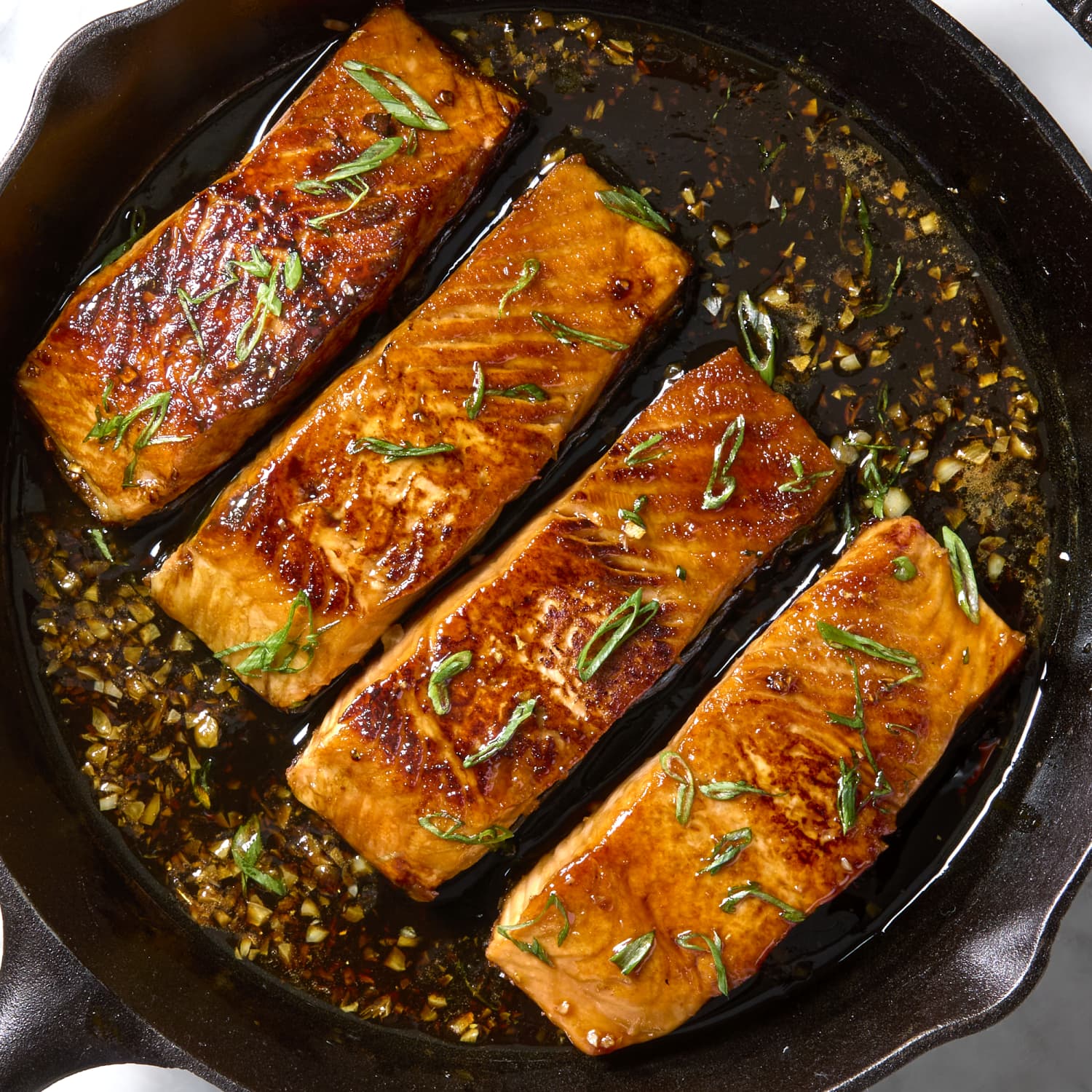 how to cook salmon in a cast iron pan in the oven