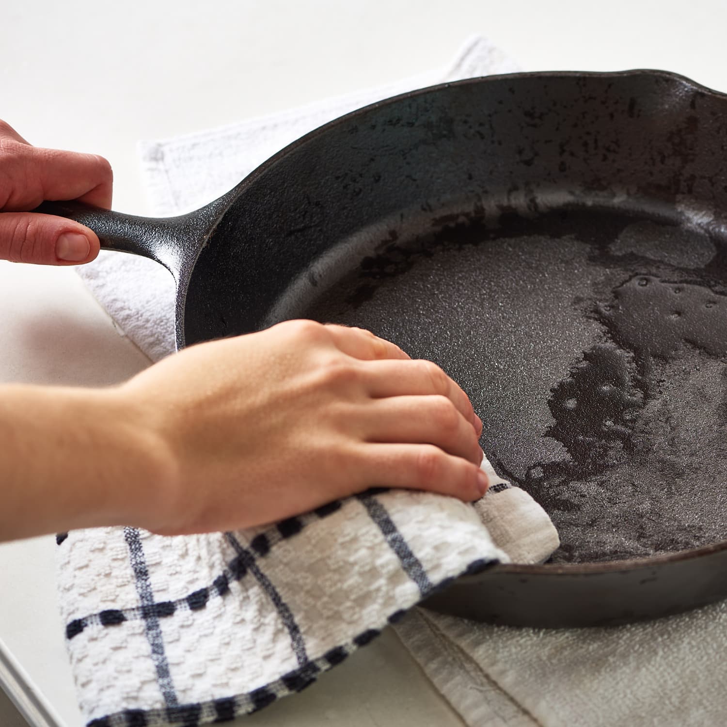 how to prepare new cast iron pan