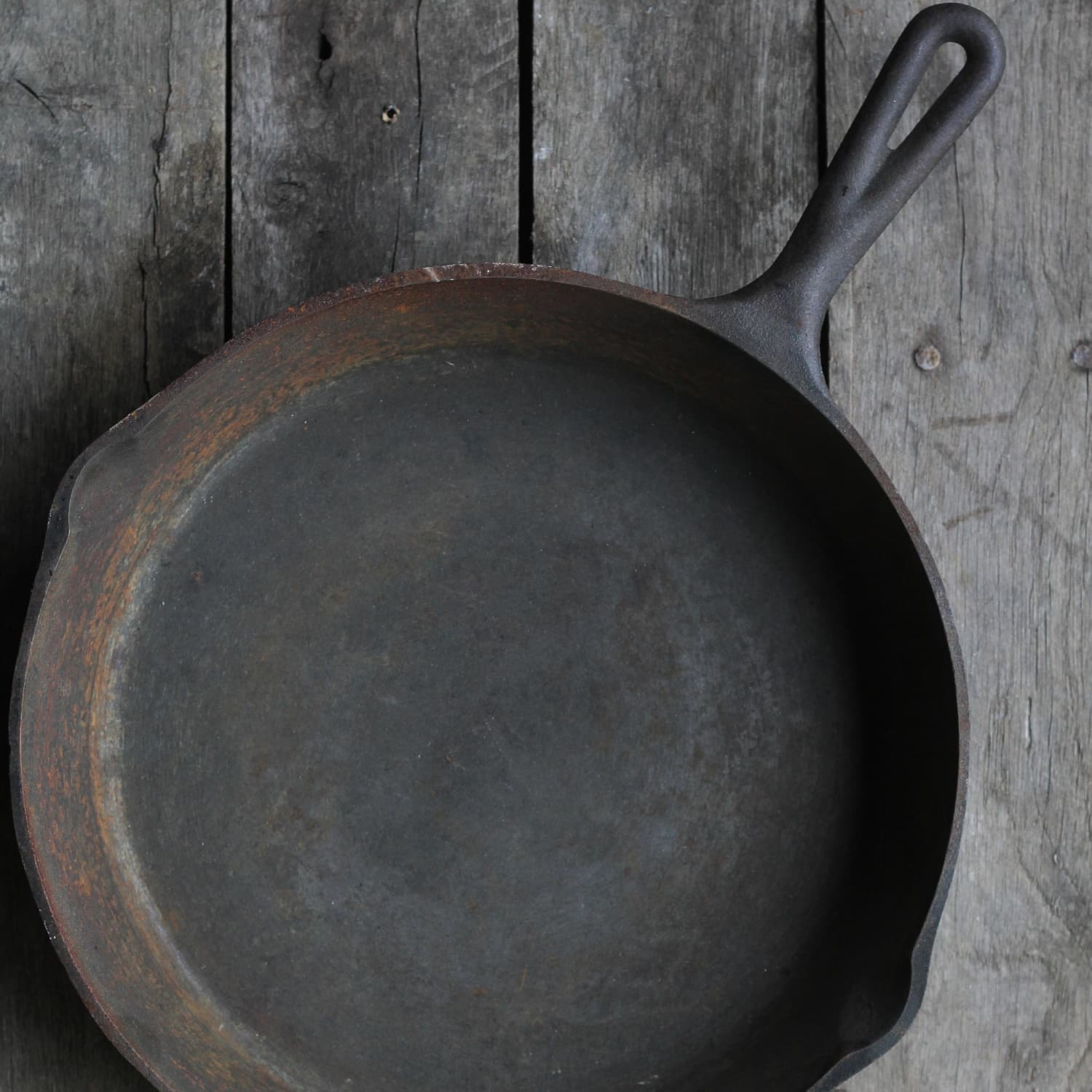 How To Clean Season Rusty Cast Iron Skillets With Salt Oil Apartment Therapy