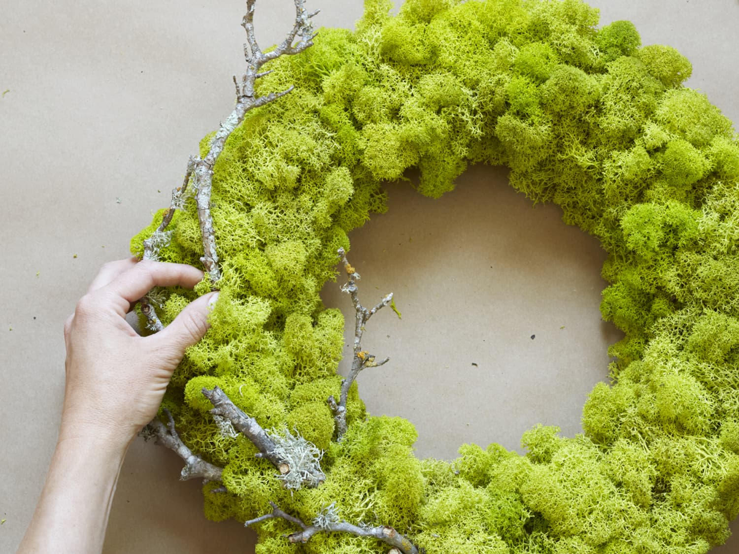 wreath making using moss