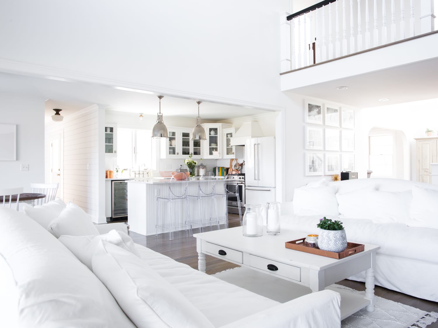 white house sofas and beds