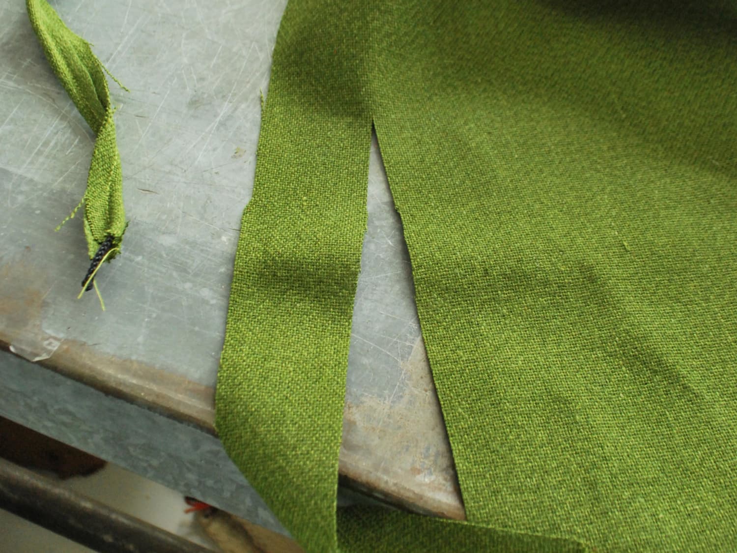 Quick Diy Tip How To Cut Linen Fabric Perfectly Straight Sewing