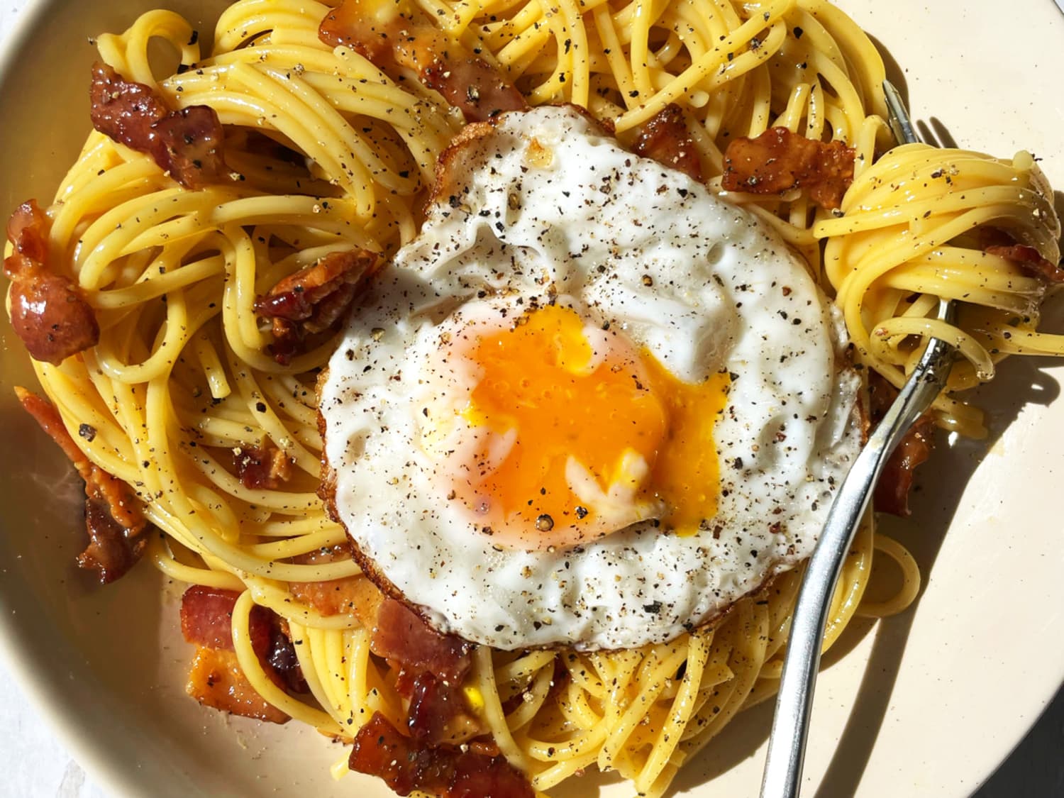 how to cook an egg on pasta