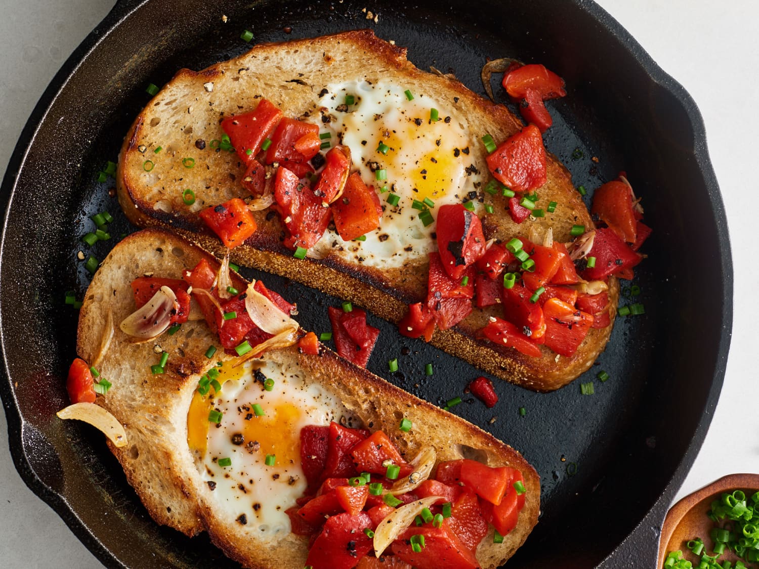 how to make eggs inside bread