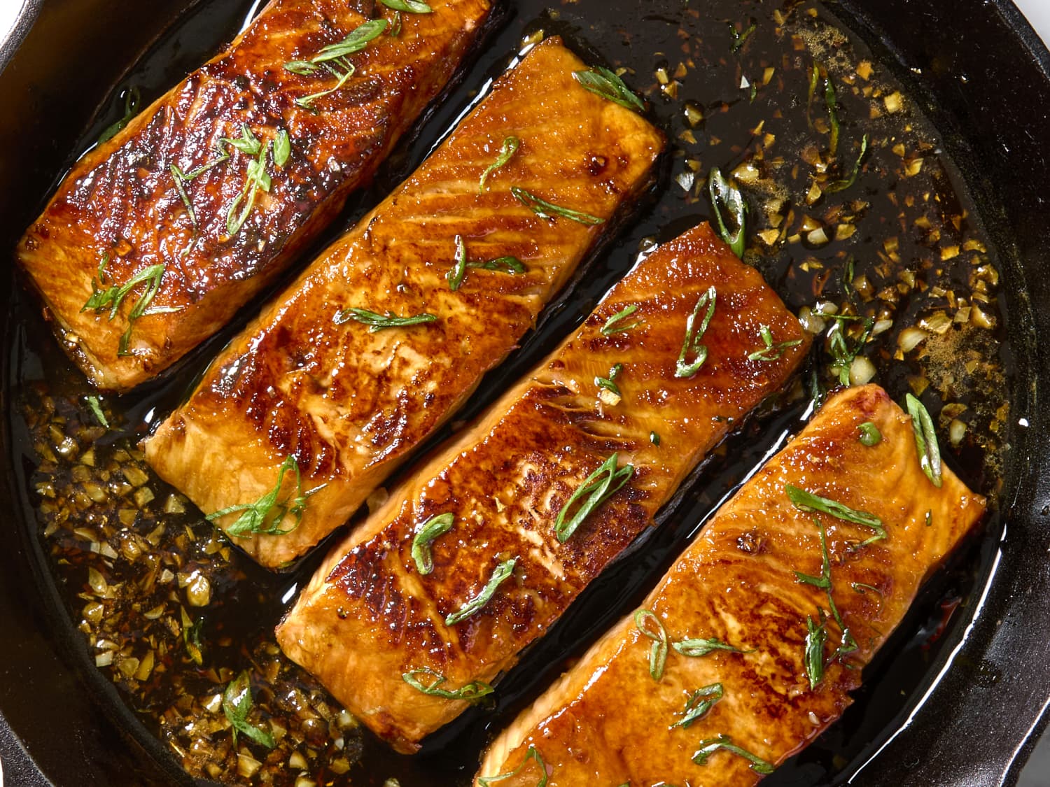 how to cook marinated salmon in cast iron skillet