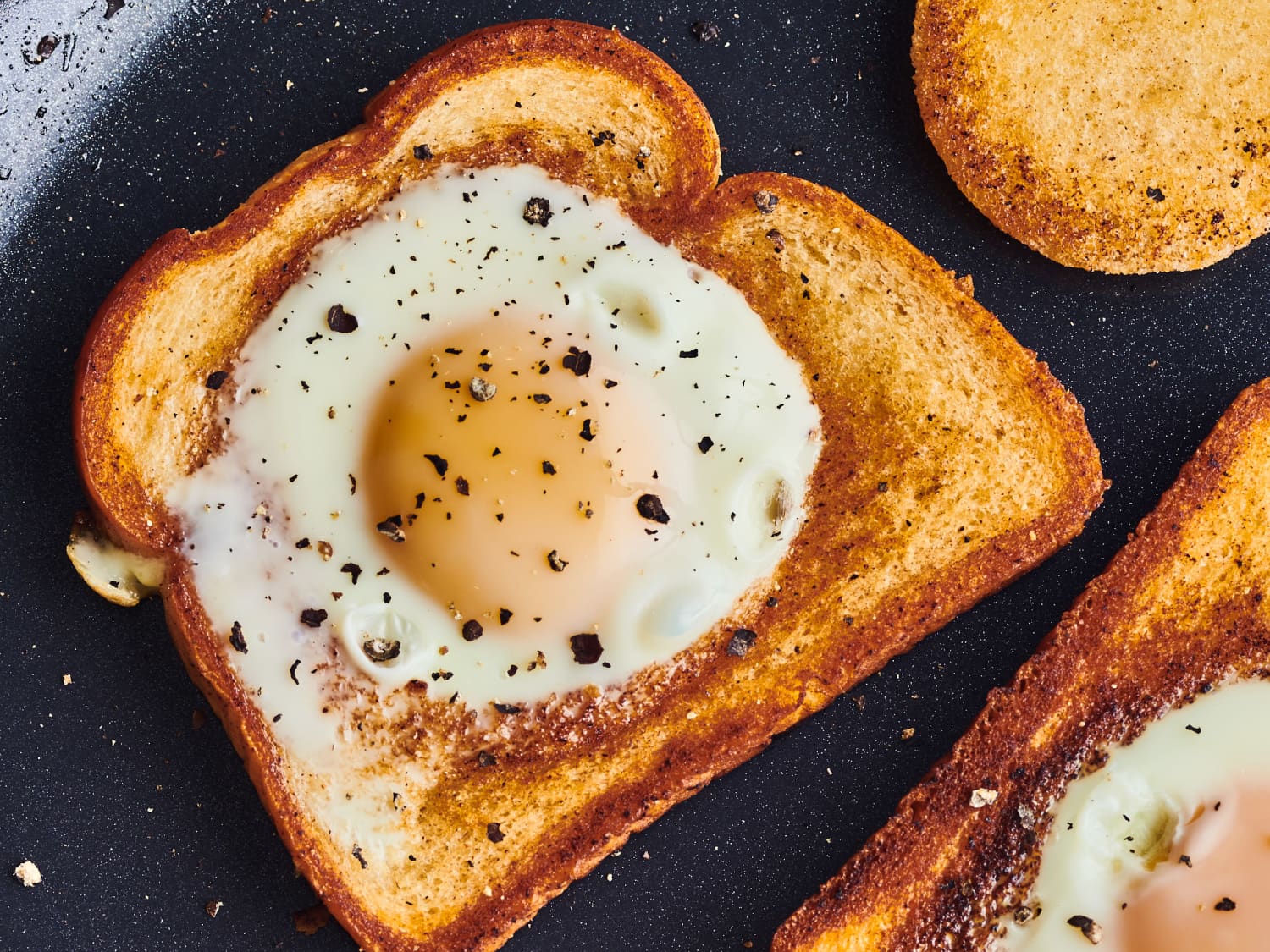 how to cook eggs on bread