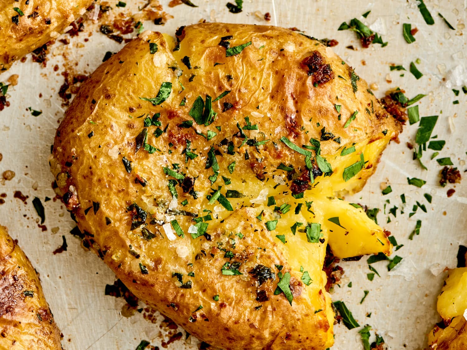 how to cook garlic butter potatoes