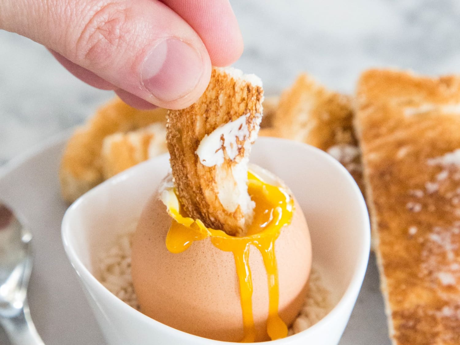 how to boil soft eggs