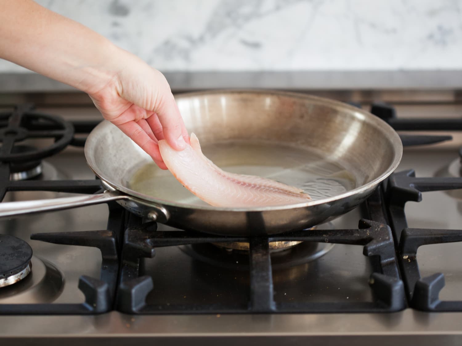 difference between pan and saucepan