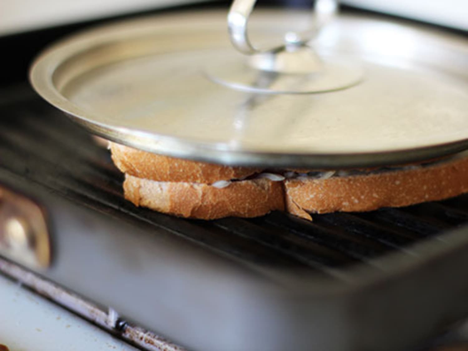 how to prepare sandwich in sandwich maker