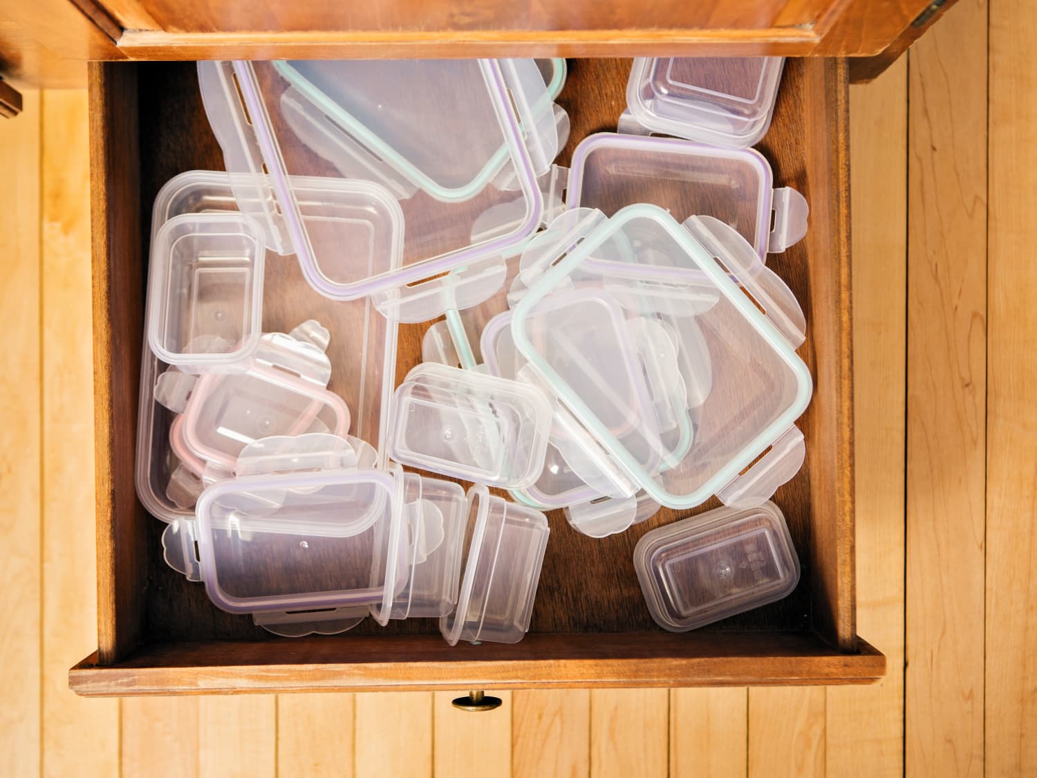 Storage with lids store