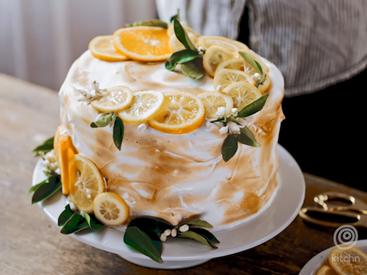 Bright and lemon birthday cake decorating ideas for a refreshing ...