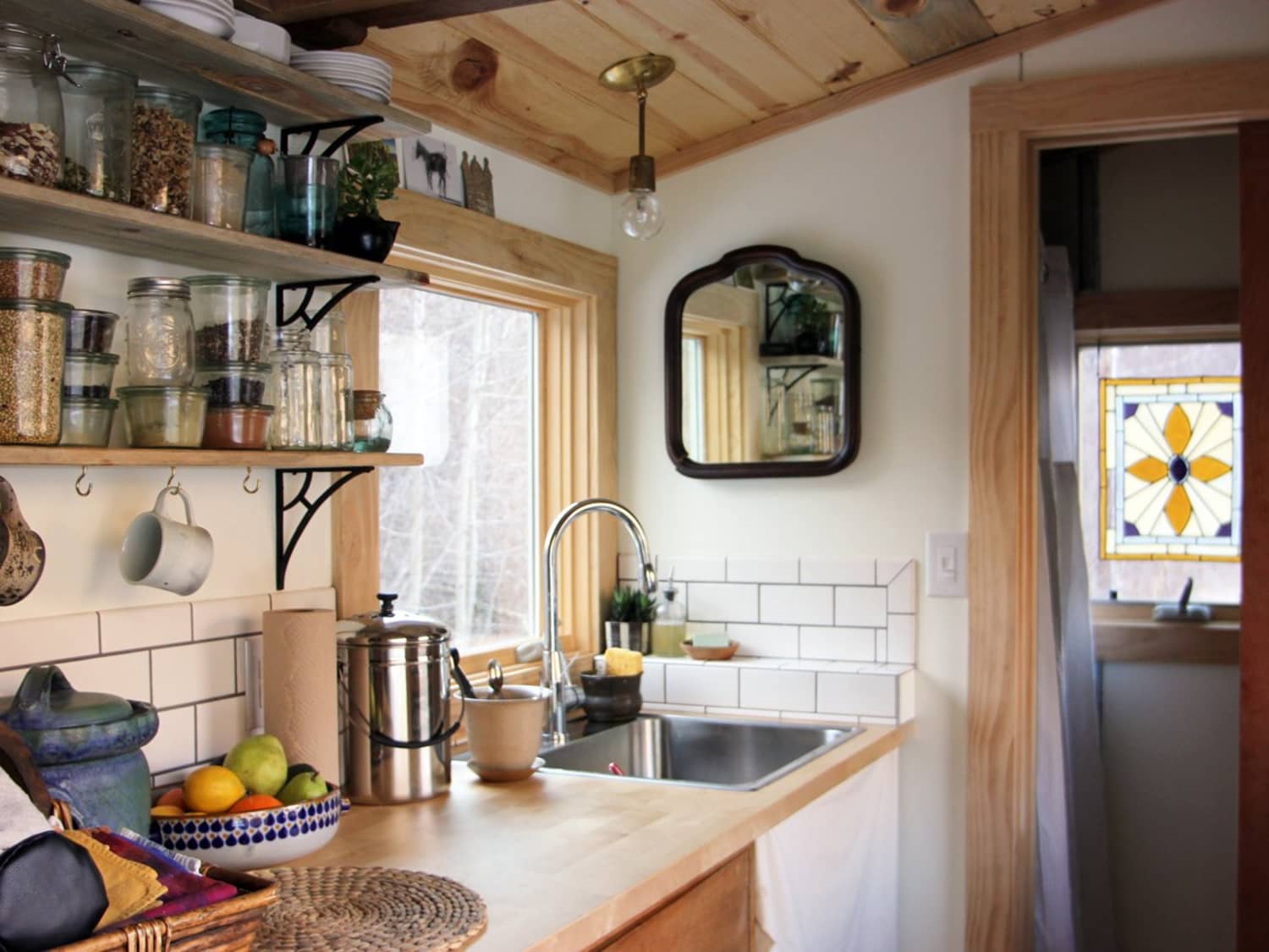 Small Modern Farmhouse Decorating Ideas 682x1024