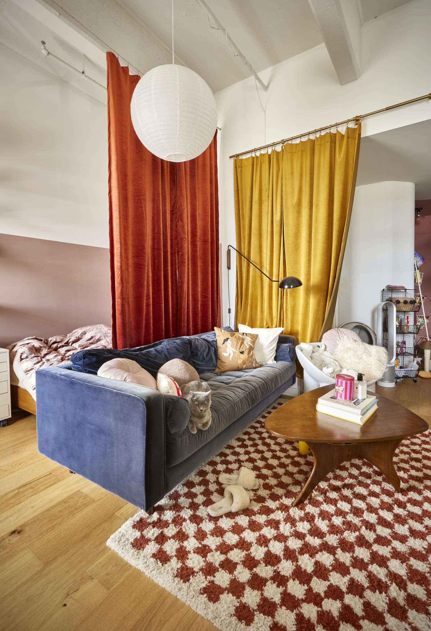 This 425-Square-Foot Brooklyn Studio Apartment Feels Much Larger ...