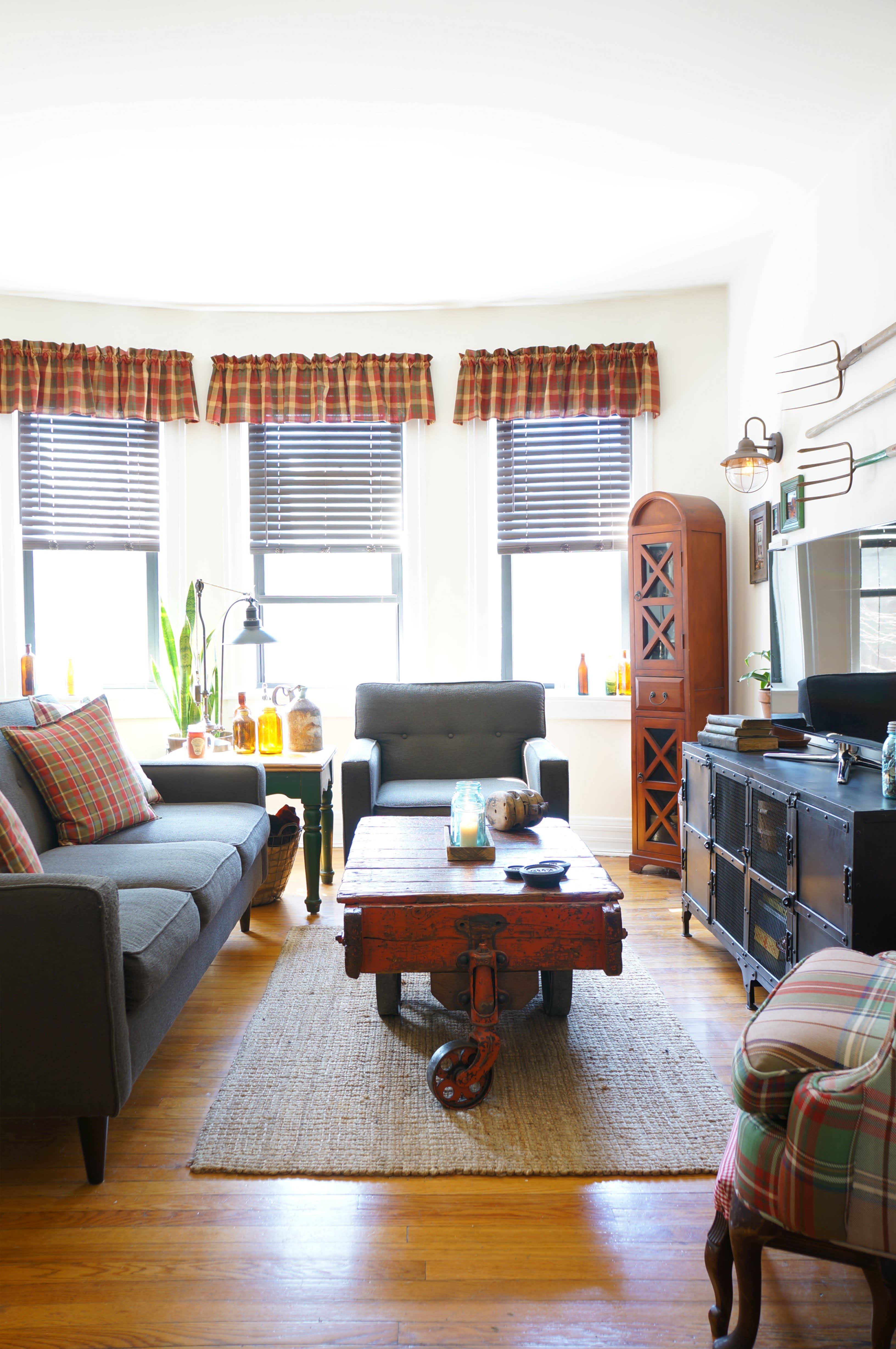 House Tour: Cozy Farmhouse Style in Chicago | Apartment Therapy
