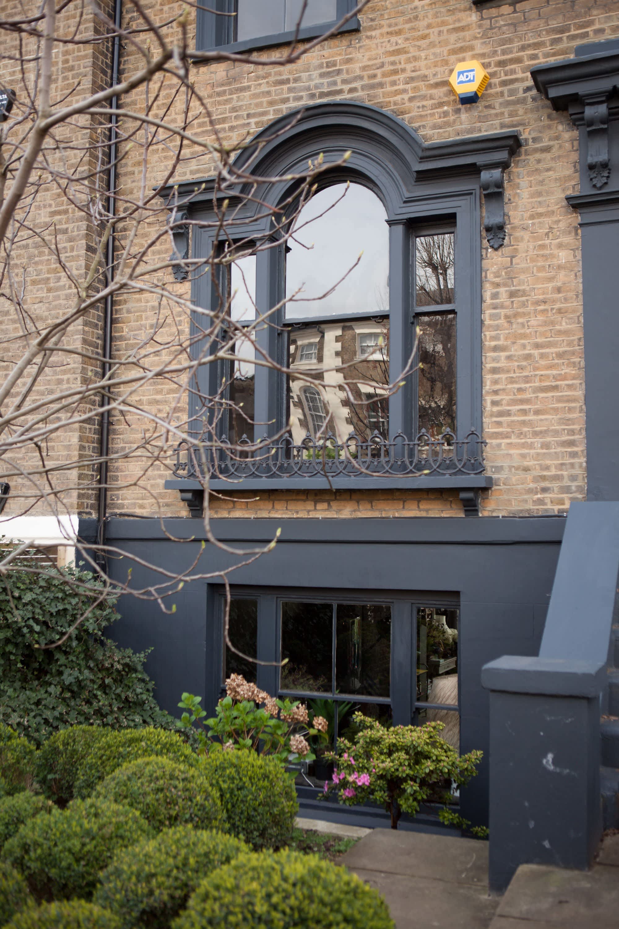 House Tour: A Dark and Dramatic East London Home | Apartment Therapy