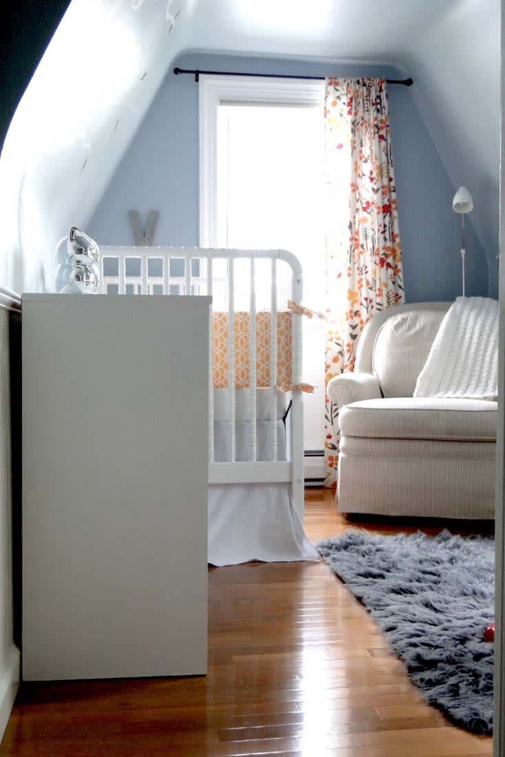 Violet’s Small, Sloped, Splendid Space | Apartment Therapy