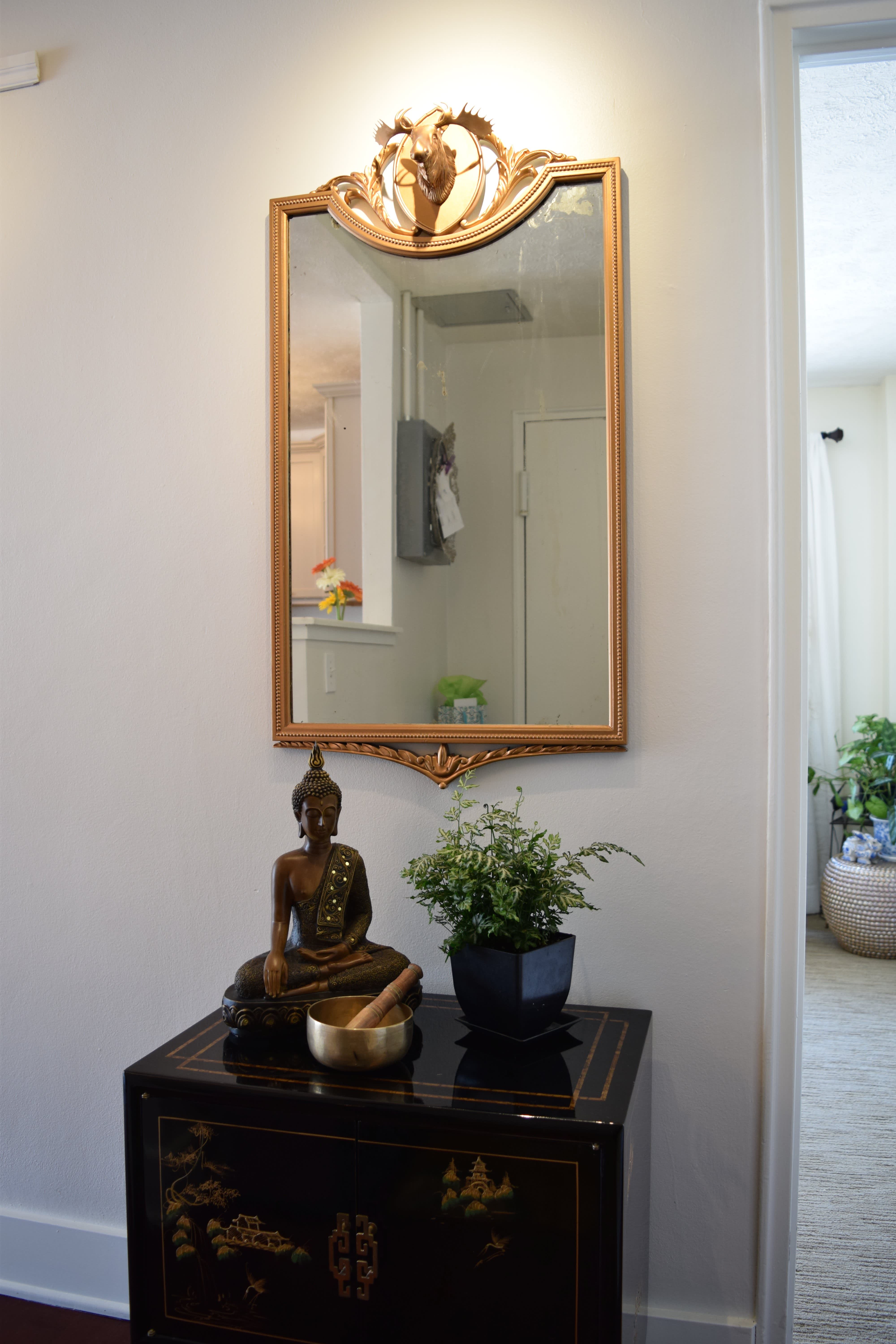 Shawn’s Sunny Heritage Hill Condo | Apartment Therapy