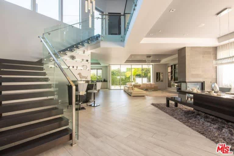 6 Celebrities that Rent, Just Like You | Apartment Therapy