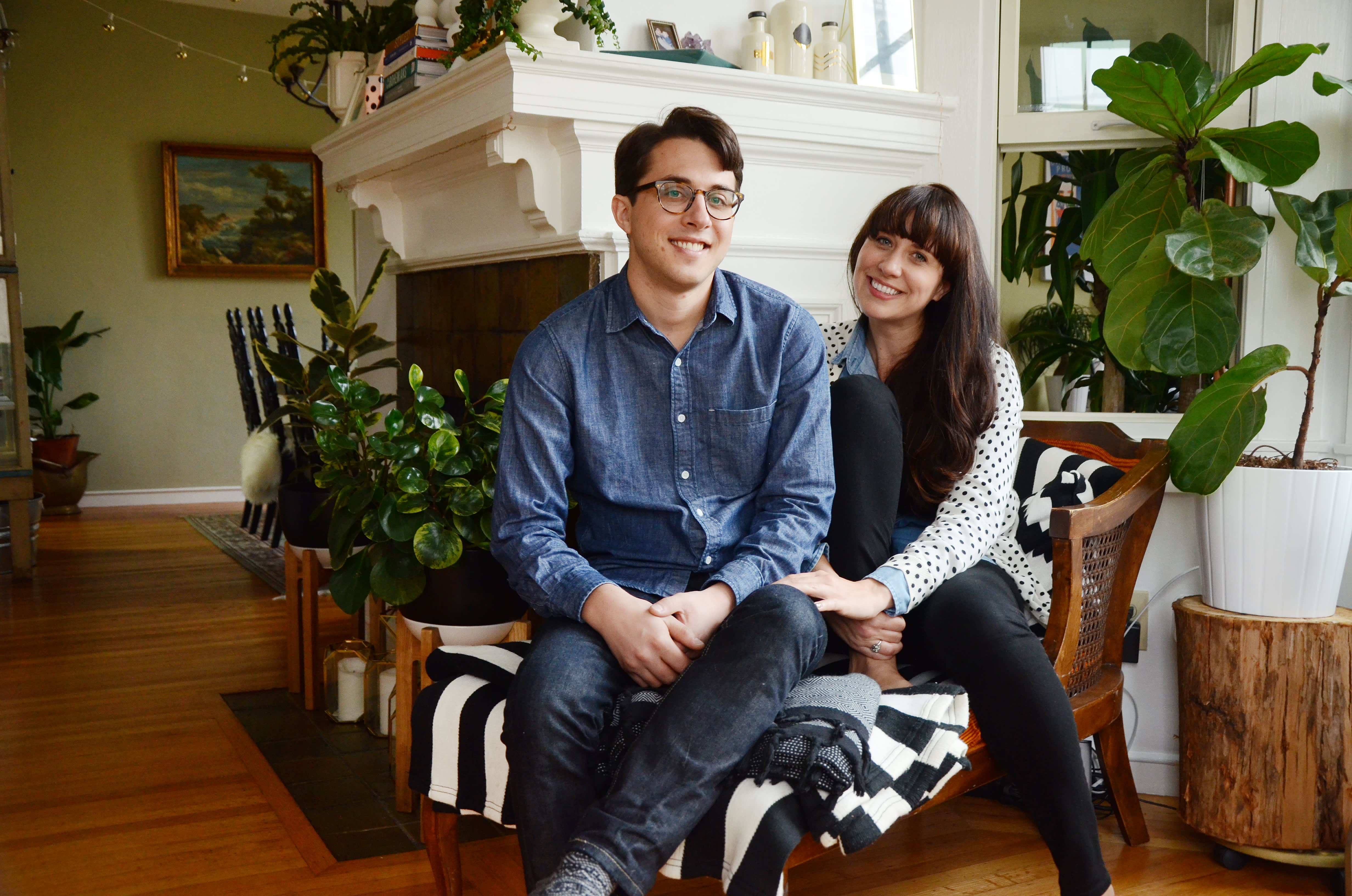 House Tour: An Oakland Apartment Full of Family Heirlooms | Apartment ...