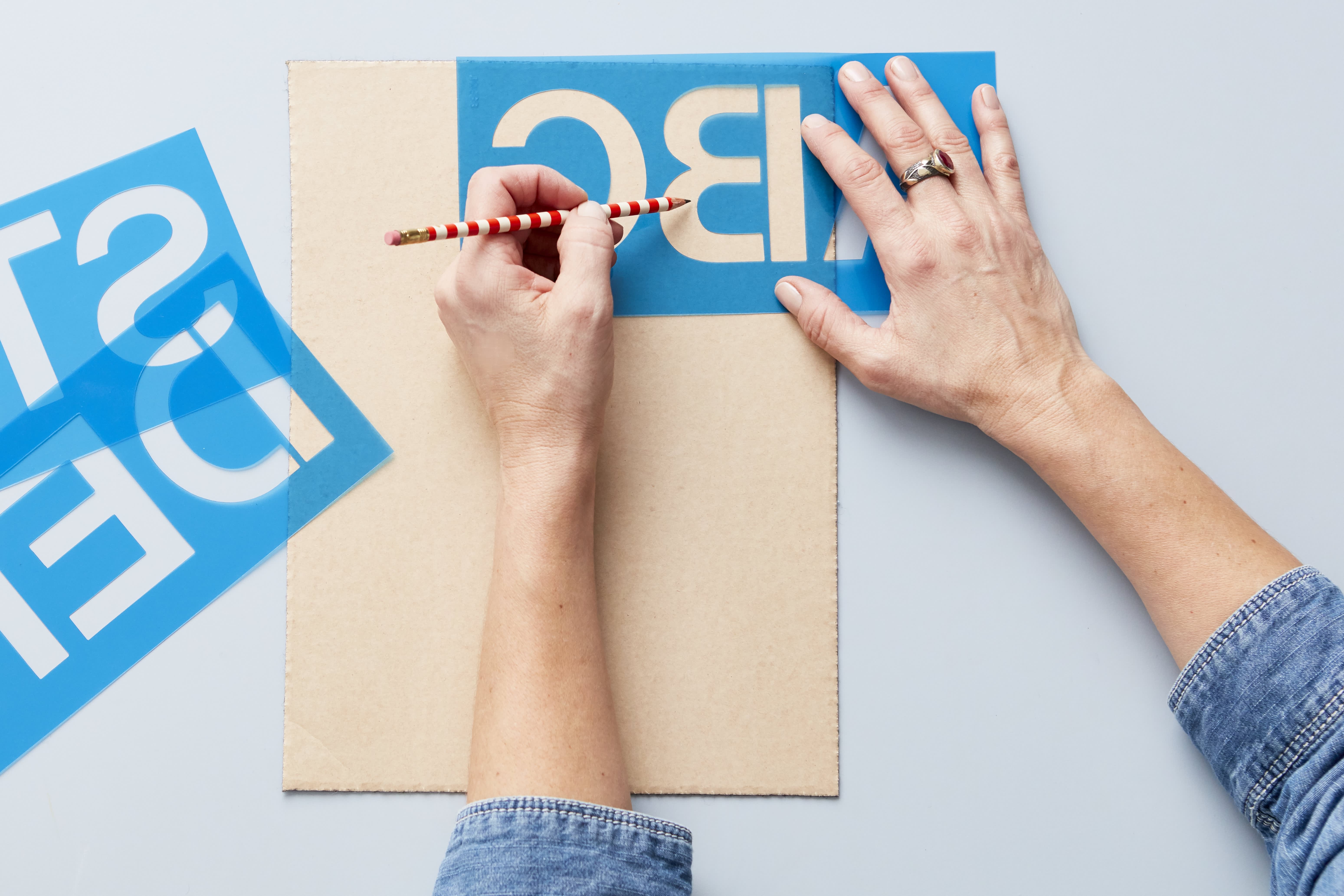 How to Make a Buzz-Worthy Hanging Wall Banner | Apartment Therapy