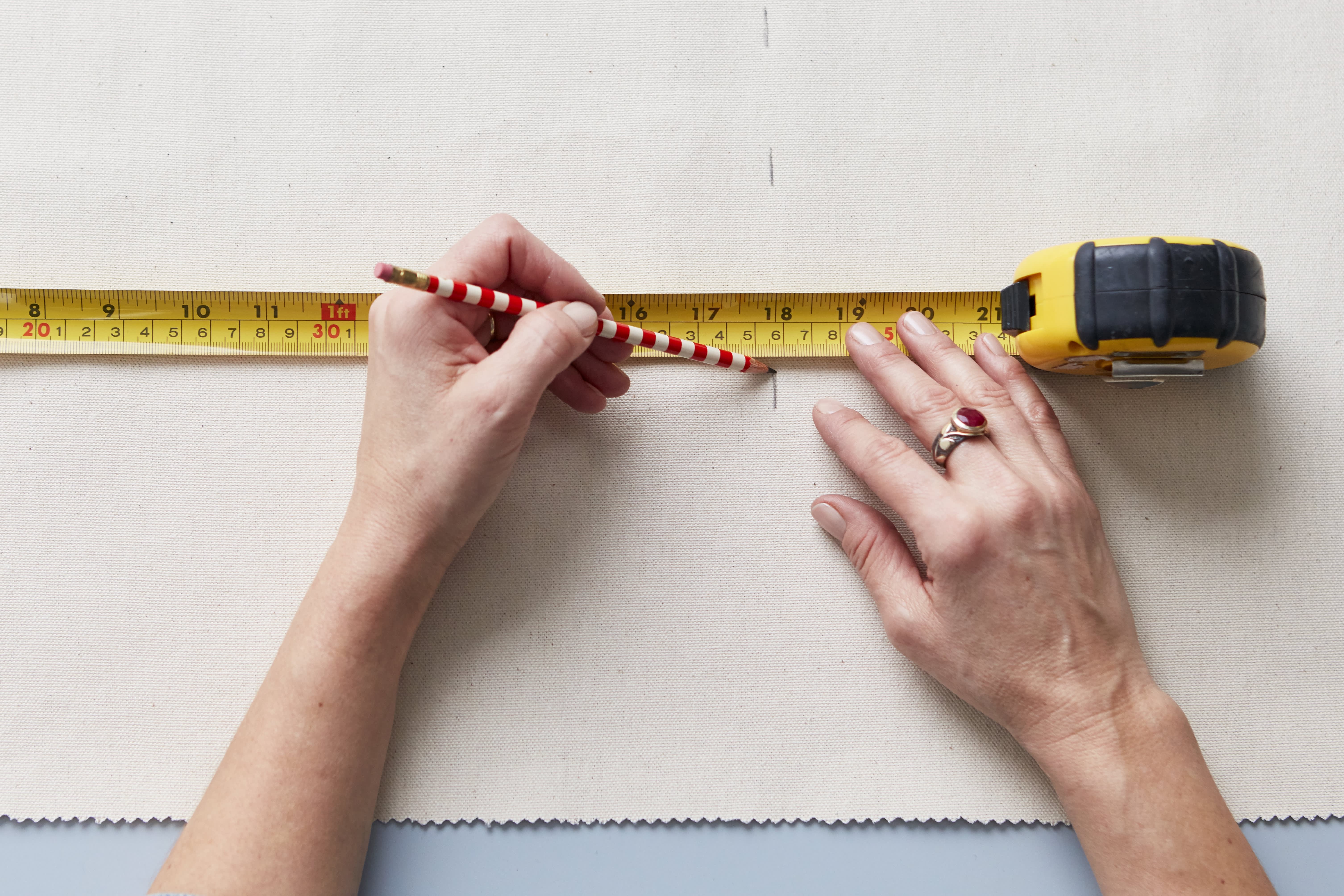 How to Make a Buzz-Worthy Hanging Wall Banner | Apartment Therapy