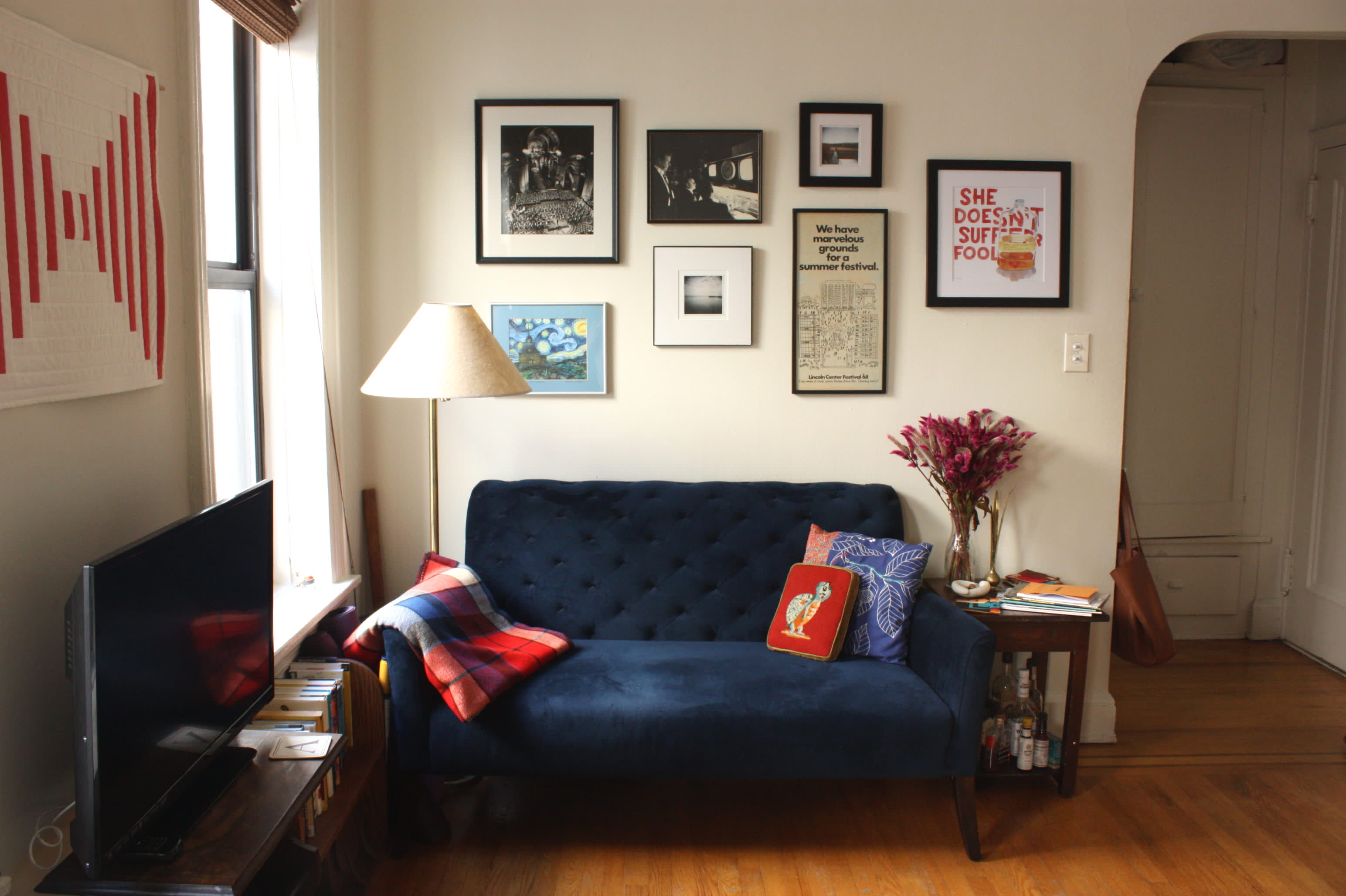 A Small & Cozy Brooklyn Studio That’s Still Guest Friendly | Apartment ...