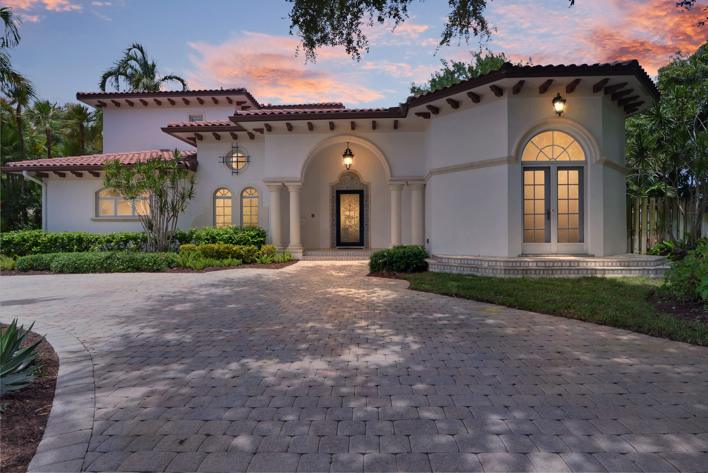 Dragon Mural House for Sale Photos | Apartment Therapy