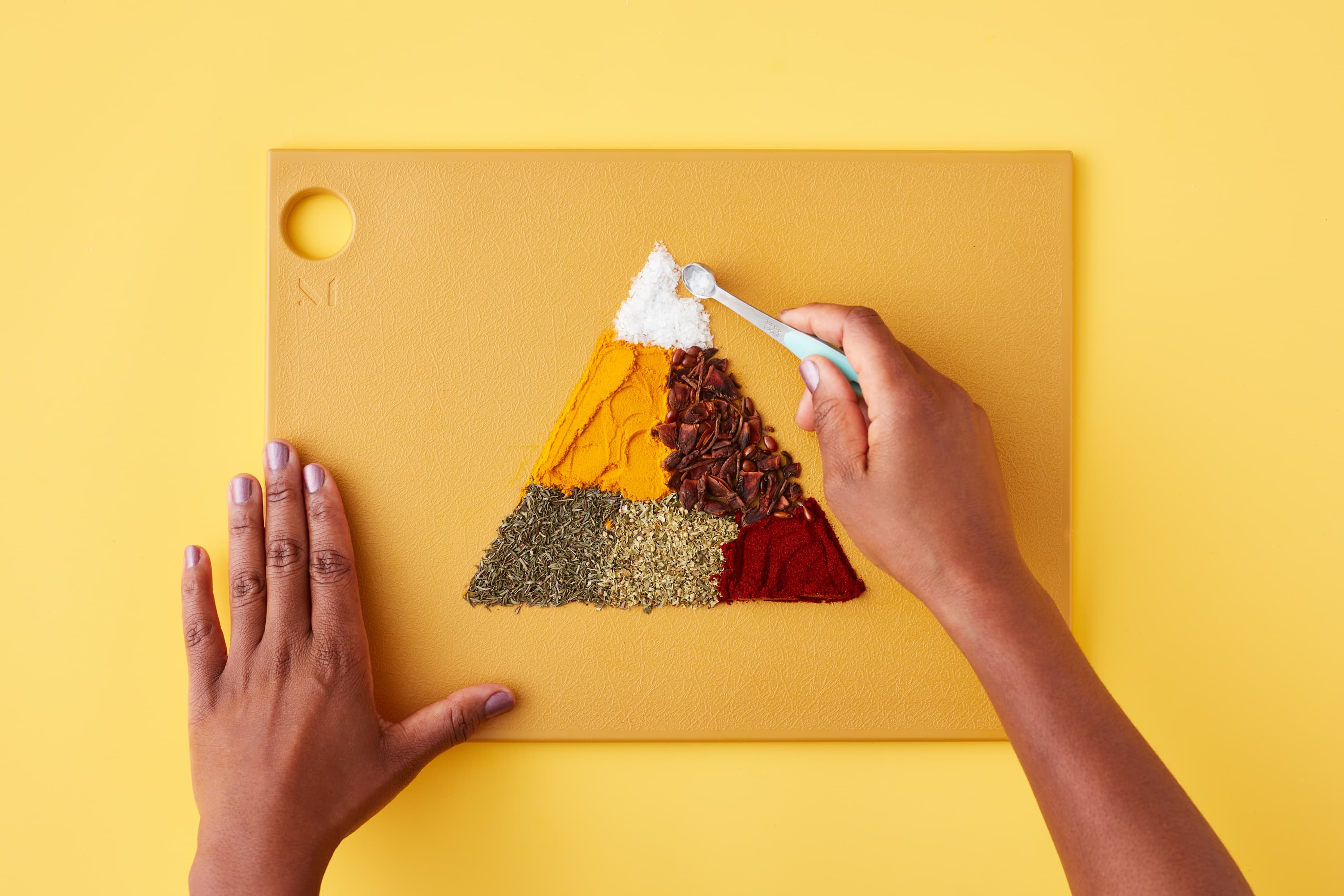 People Are Just Discovering This “Mind Blowing” Spice Jar Trick | The ...