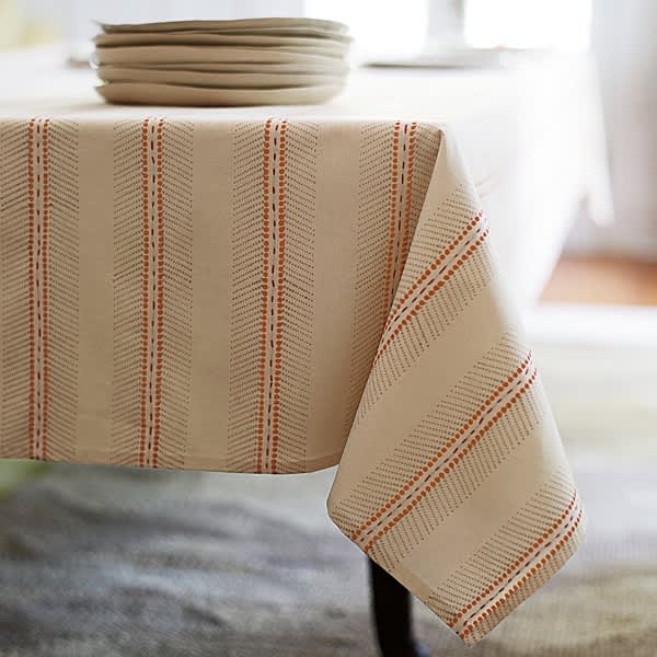 5 Tablecloths For Holiday Entertaining | The Kitchn