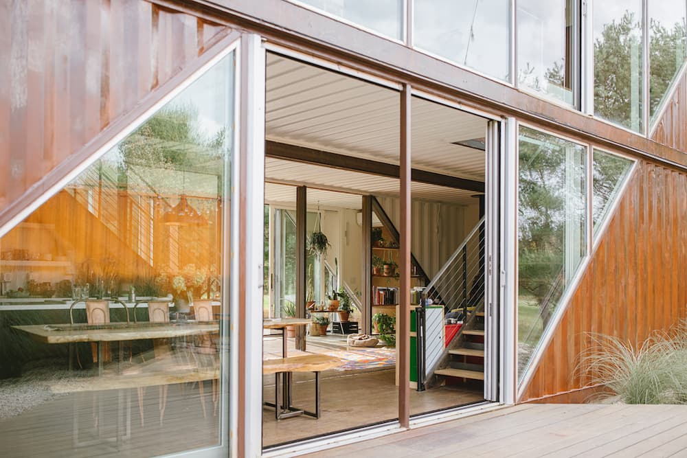 LOT-EK Constructs Family Home With 6 Shipping Containers | Apartment ...