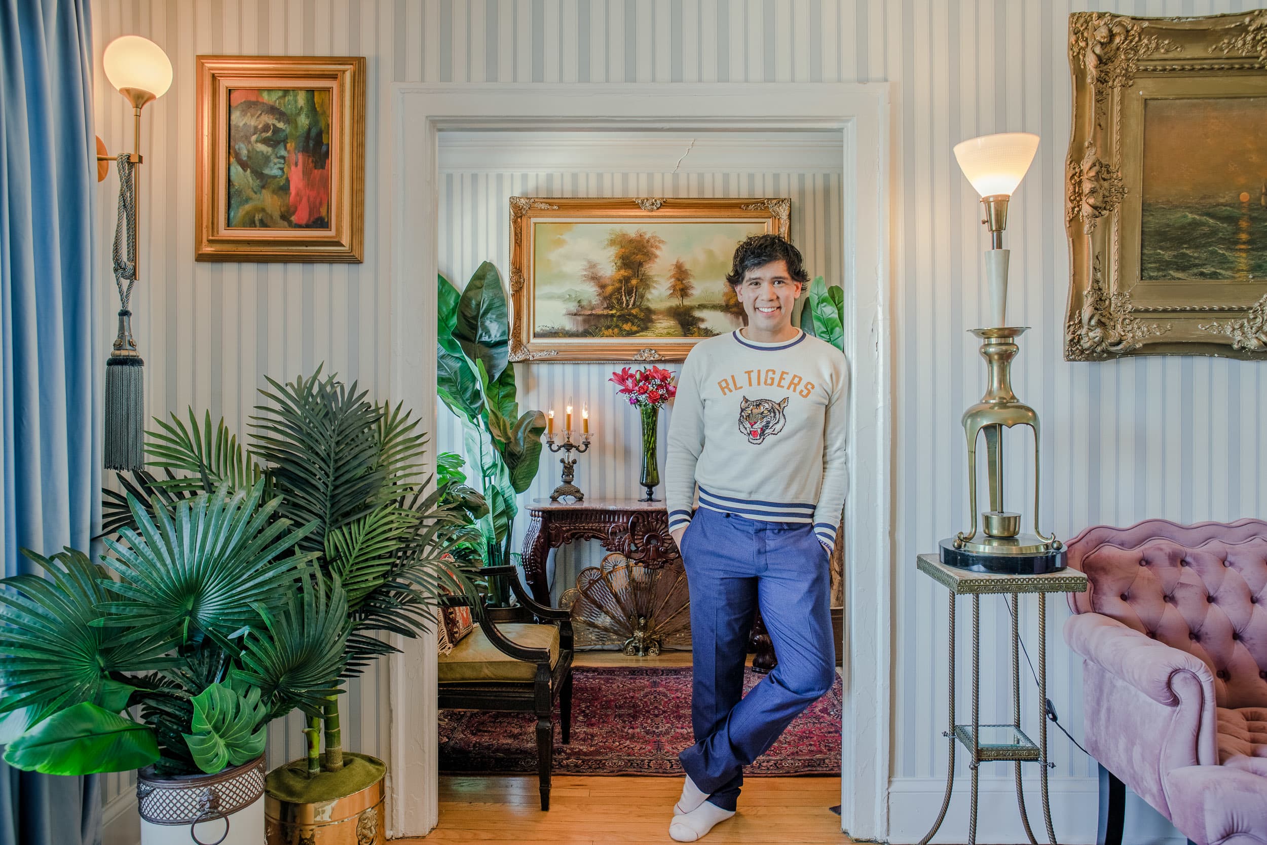 Classic Maximalist 600-Square-Foot Chicago Rental Apartment Photos ...