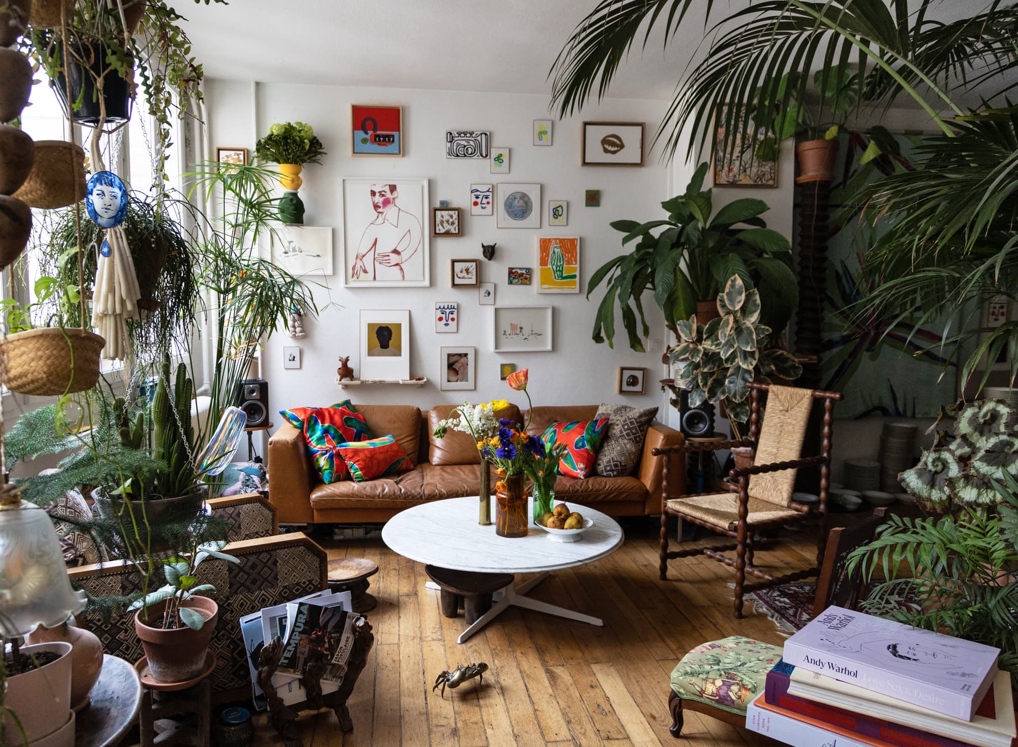 A Dreamy Paris Rental Apartment Is the Chic Embodiment of 'Clutter Core ...