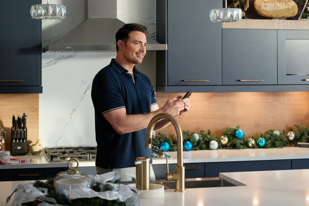 How a Hallmark Movie Production Designer Brings Those Iconic Holiday ...