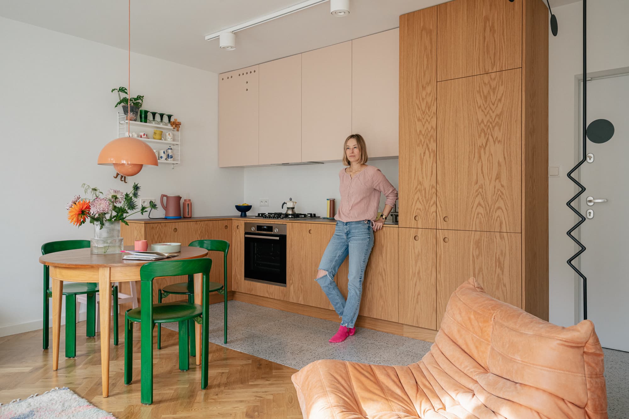 355-Square-Foot Polish Apartment With Custom Kitchen and Partition ...