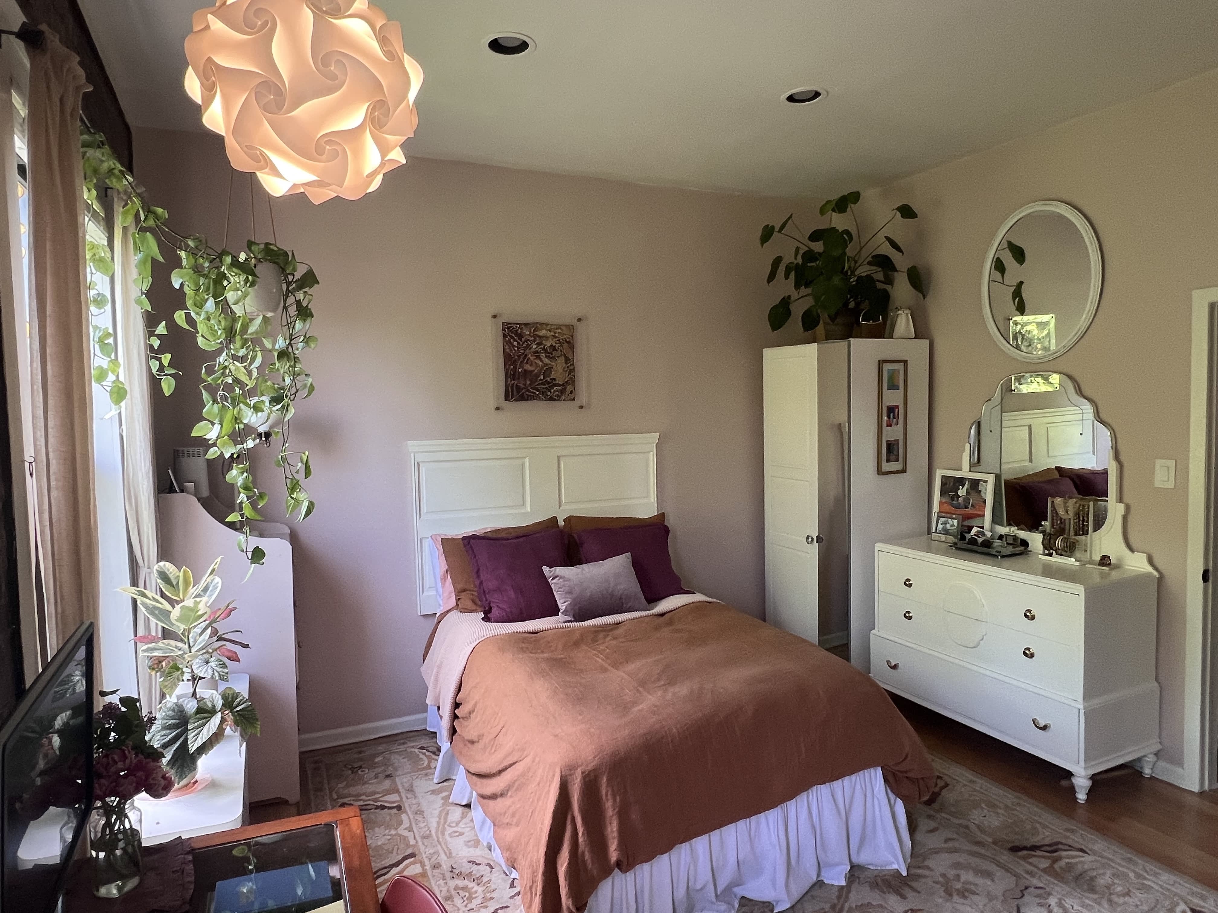 See Tessa's 550-Square-Foot Apartment in New York from the Small/Cool ...