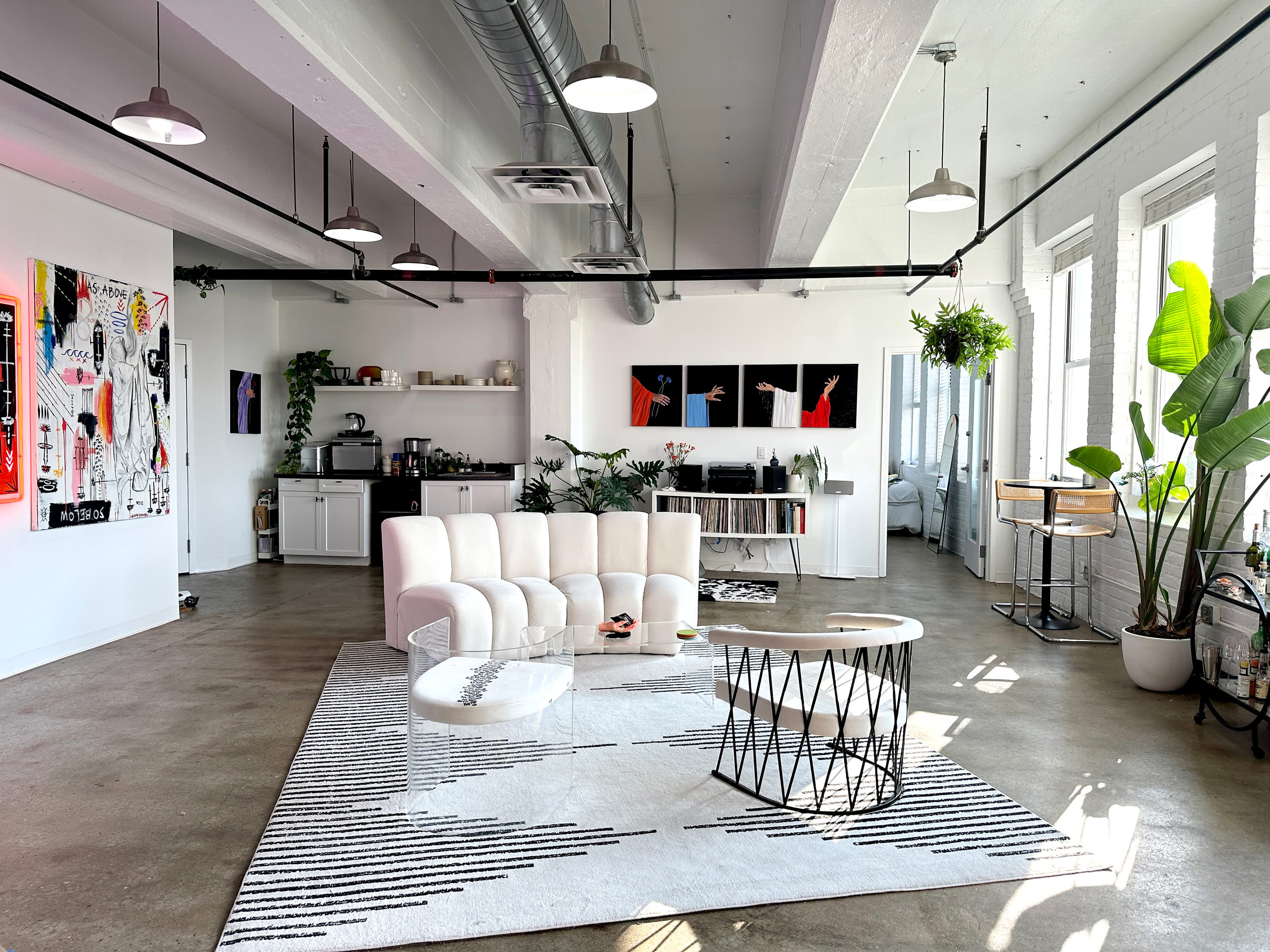 See Amanda's 1,000-Square-Foot Loft in Connecticut from the Small/Cool ...