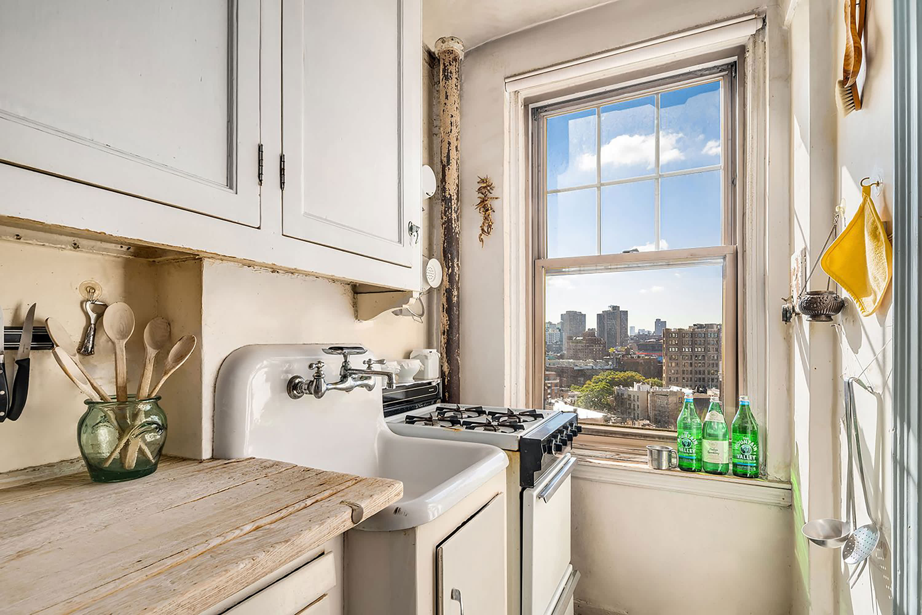 How Large Is 900 Square Feet A 900 Square Foot NYC Apartment Vs. San