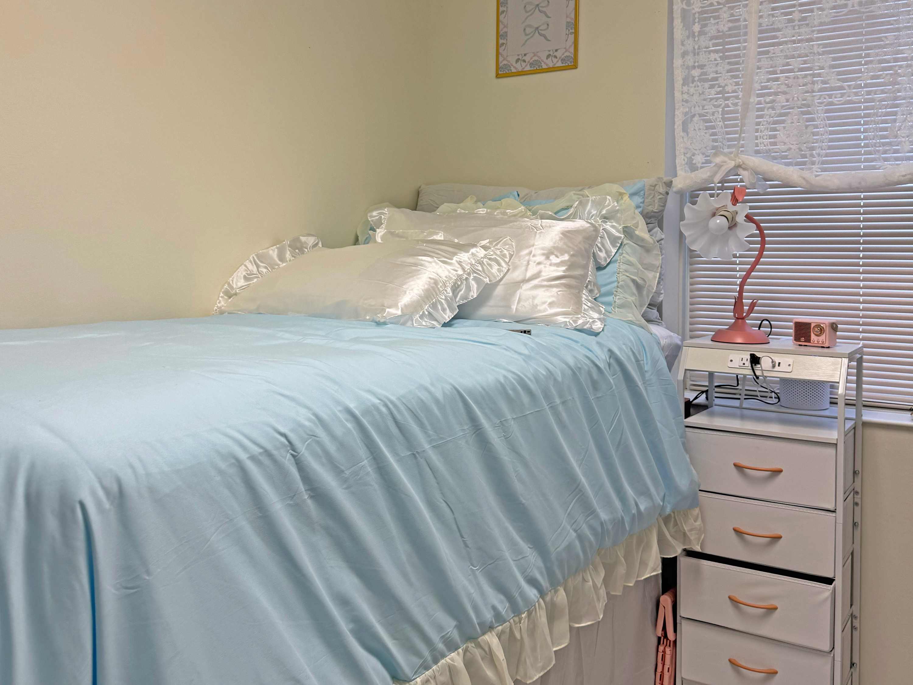 Double Dorm Room Tours from Real College Students | Dorm Therapy